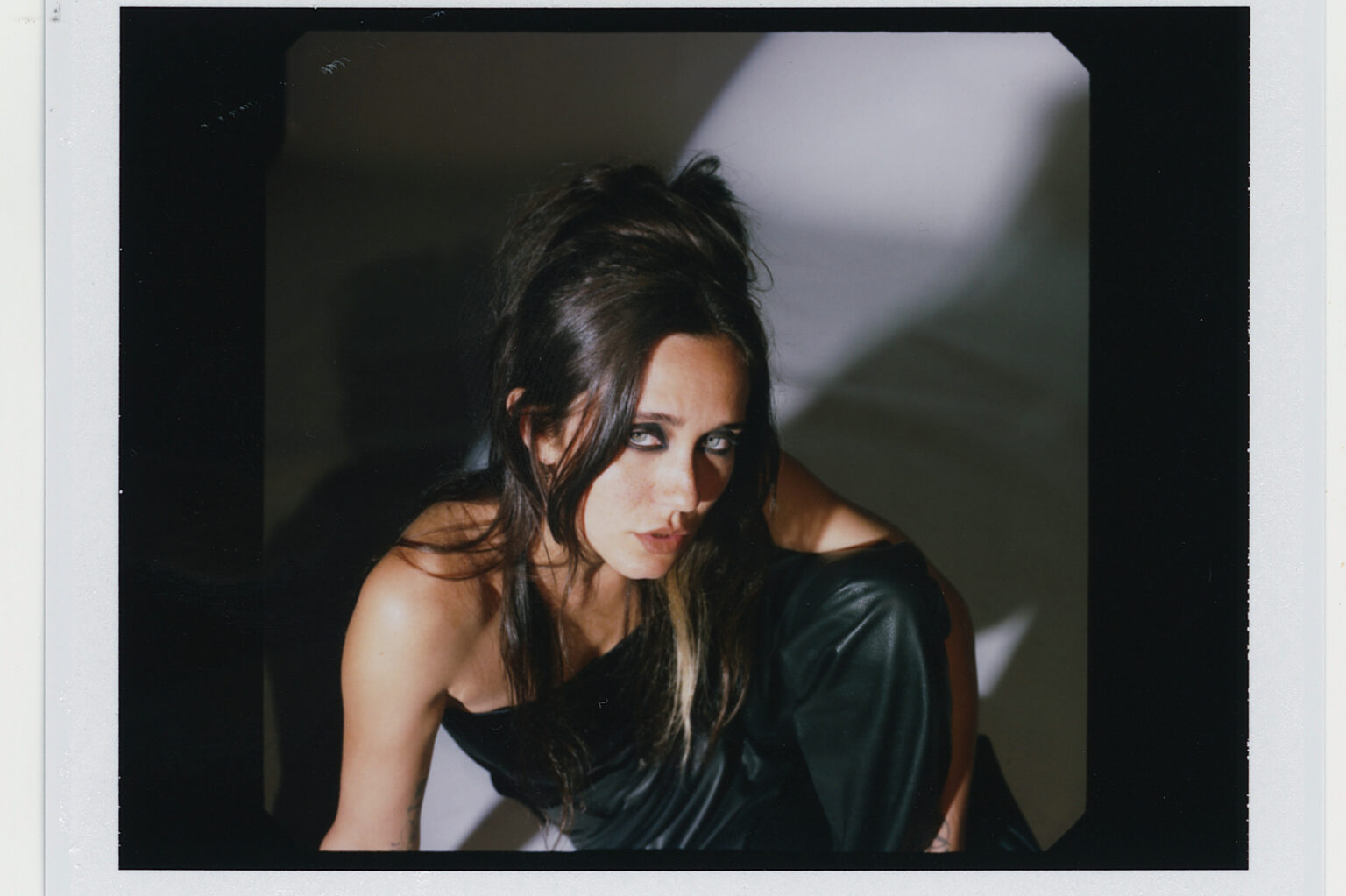 Jesse Jo Stark estrena su sencillo “tornado” - Mr Indie