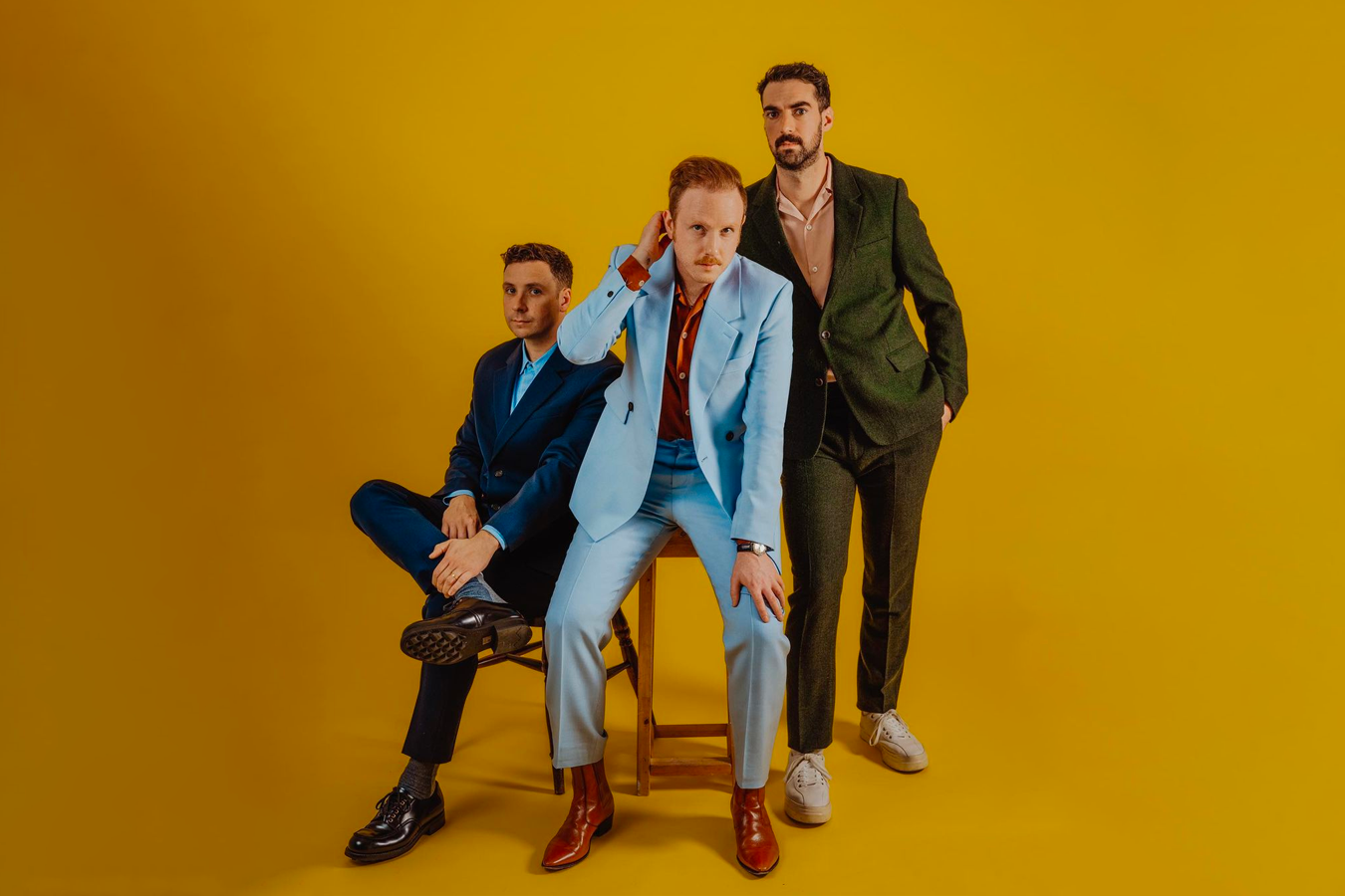 Two Door Cinema Club estrena su álbum "Keep On Smiling" [Reseña] - Mr Indie