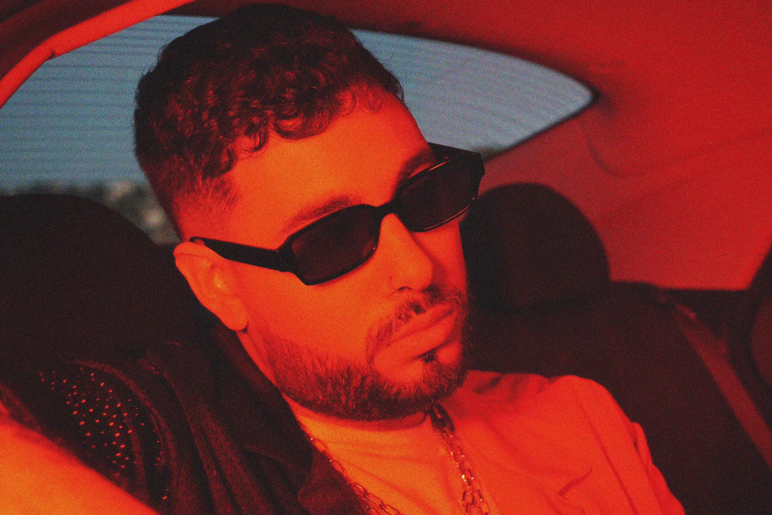 CoNoce a Daniel Mass con “bandolera” - Mr Indie