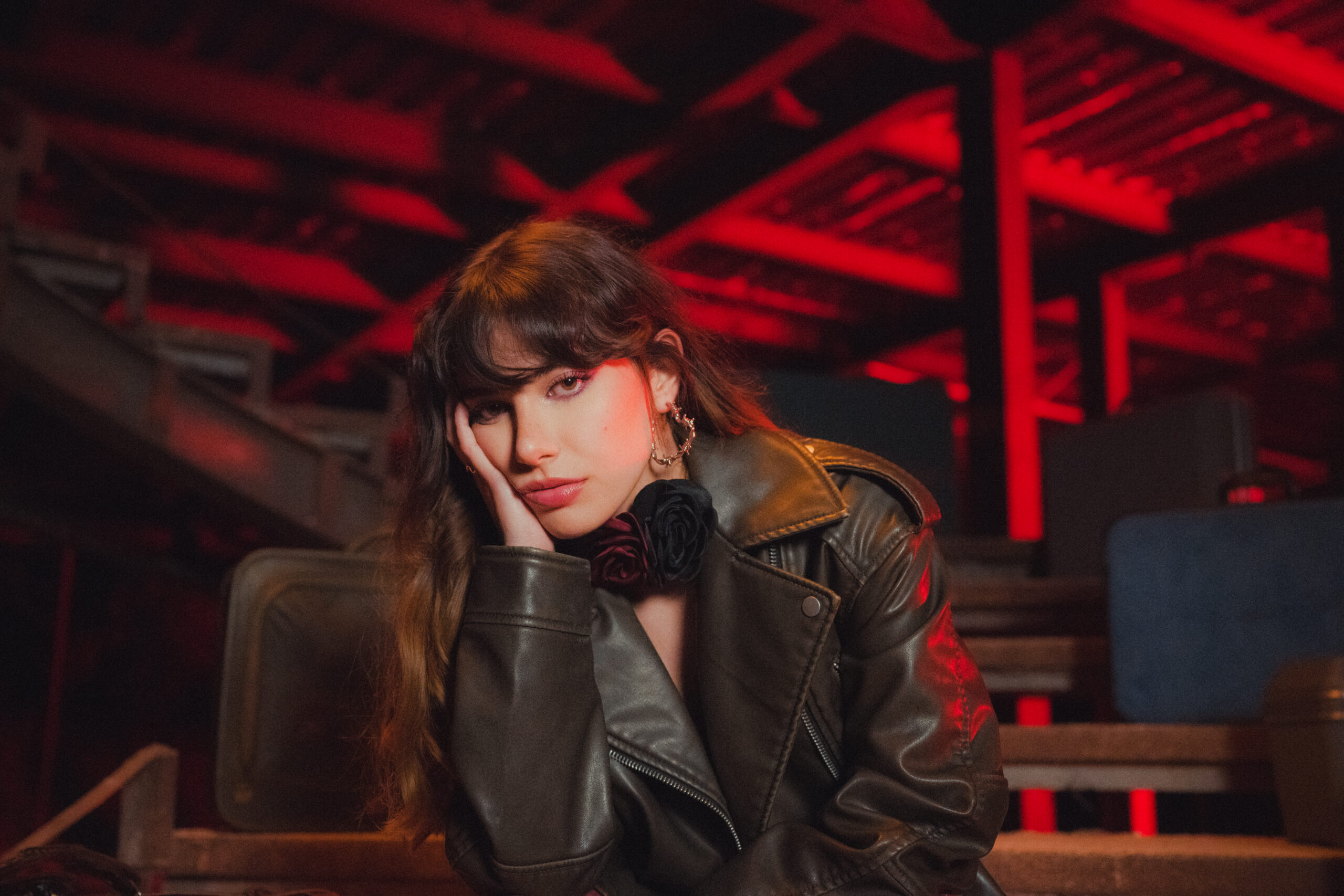 Milo estrena su primer sencillo "Todo en Llamas" - Mr Indie