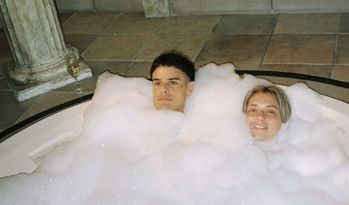 ¡BAÑO MARÍA: El esperado debut conjunto de CA7RIEL & Paco Amoroso - Mr ...