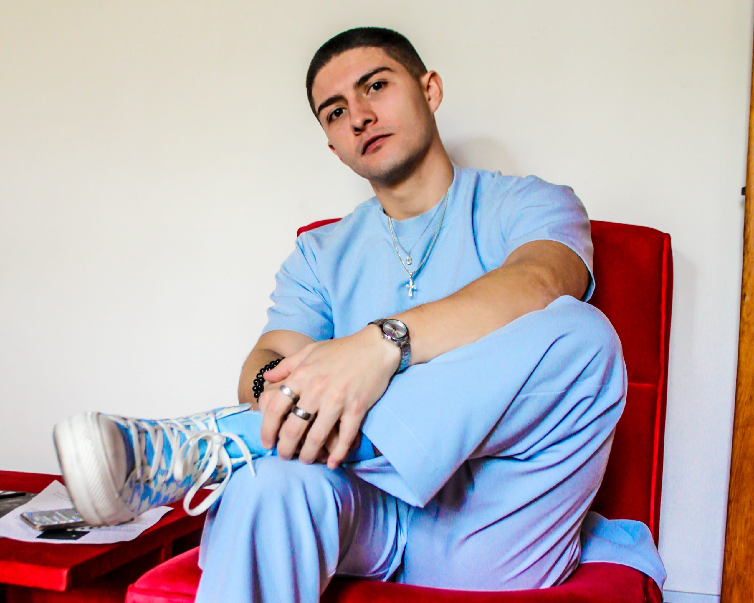 A través de las vivencias y la introspección Alex Ponce se construye en su nuevo álbum - Mr Indie