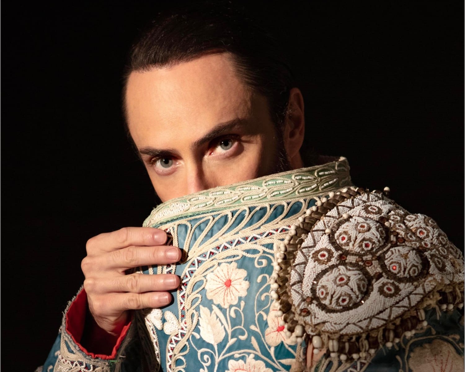 Jay de la Cueva: Un nuevo capítulo en Desayuno Americano, su álbum ...