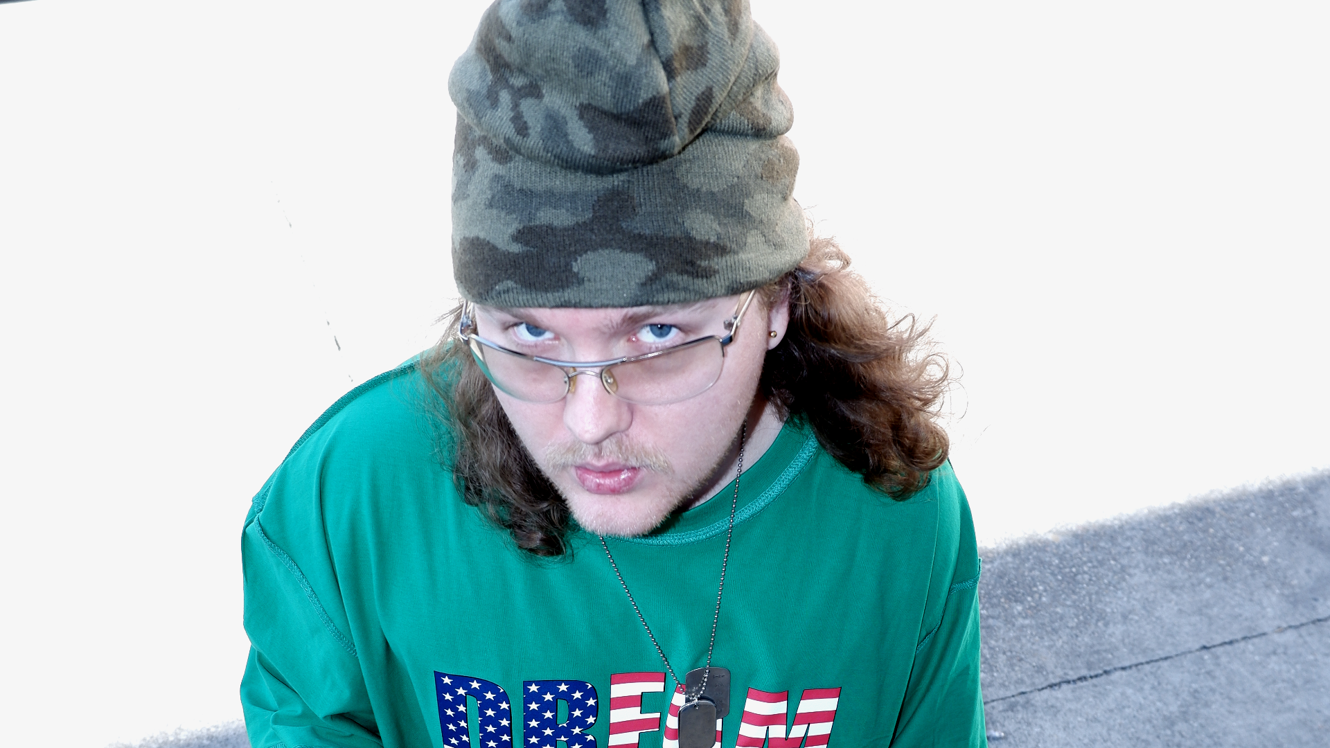 Rusowsky nos sumerge en la melancolía, preparándonos para su álbum debut con “SOPHIA” - Mr Indie